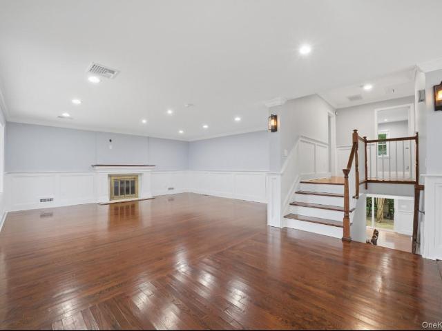 87 Woodlawn Avenue
