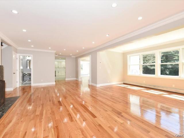 87 Dunlop Rd, Huntington, NY 11743 | MLS #977310