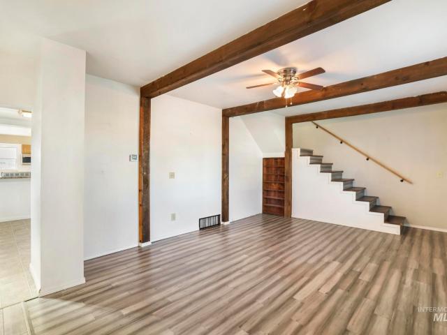 87 E Snake River Ave