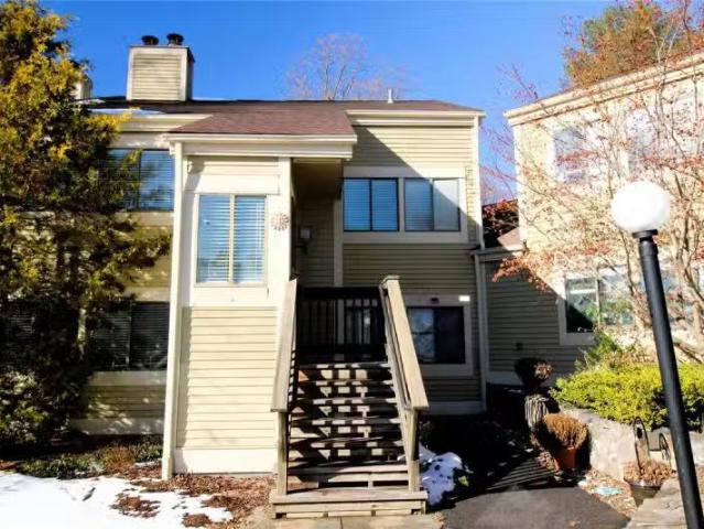 87 Fox Run, South Rentm, NY 10590