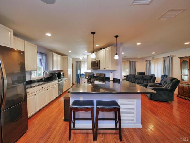 87 Gloria Ct, Vallejo, CA 94590 | Compass