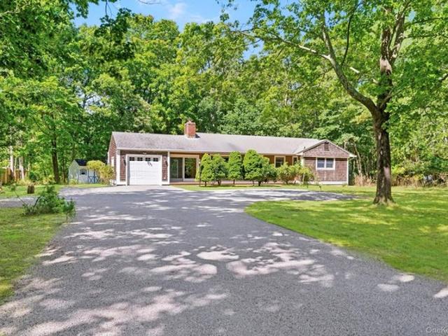 87 Jagger Ln, Westhampton, NY 11977
