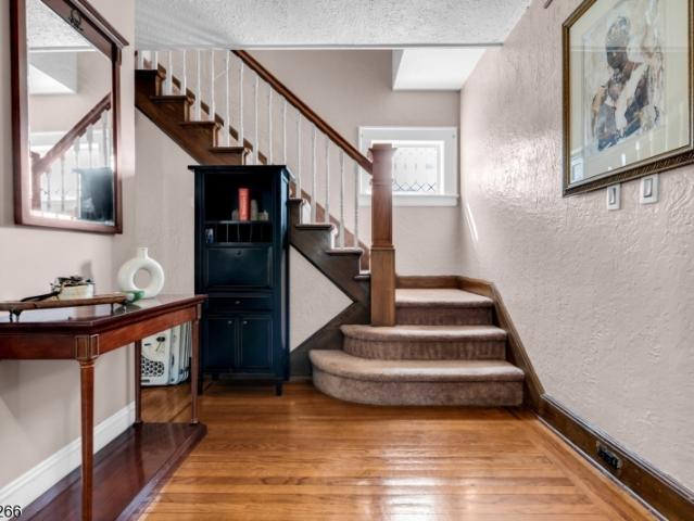 87 Keer Ave
