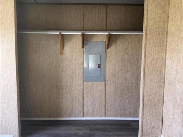 87 Lampshire