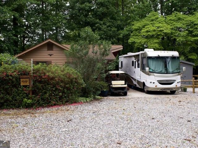 87 Maple Wood Ln, Cleveland, GA 30528