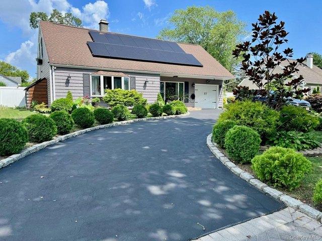 87 Matsunaye Dr, Medford, NY 11763