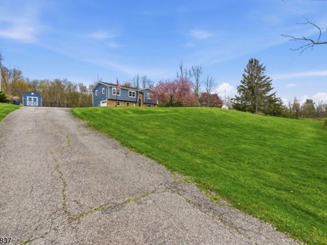87 Mudtown Rd, Wantage Township, NJ 07461