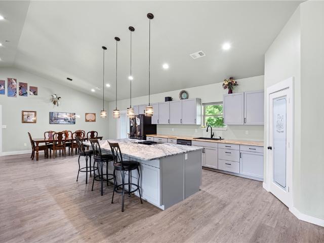 87 Randall Circle