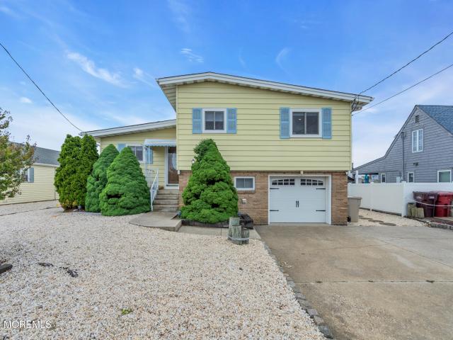 87 Ronald Avenue S