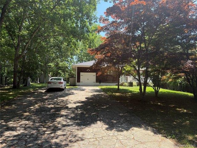 87 Sally Ln, Ridge, NY 11961