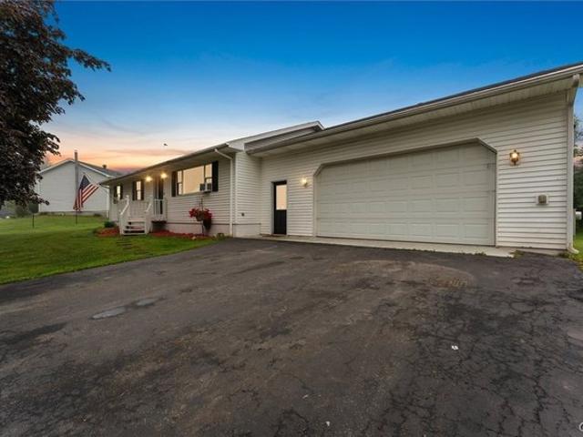 87 Skyline Dr, Oswego, NY 13126
