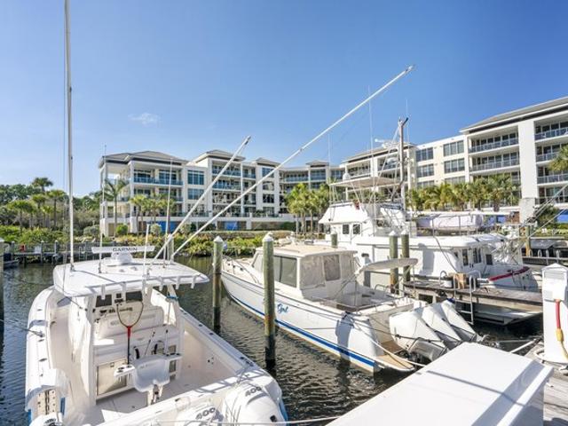 8404 Chapman Oak Ct, Palm Beach Gardens, FL 33410