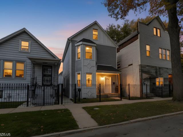 8404 S Exchange Ave, Chicago, IL 60617 | Compass