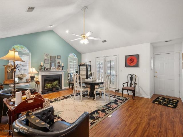 8405 Fox Pointe Pl
