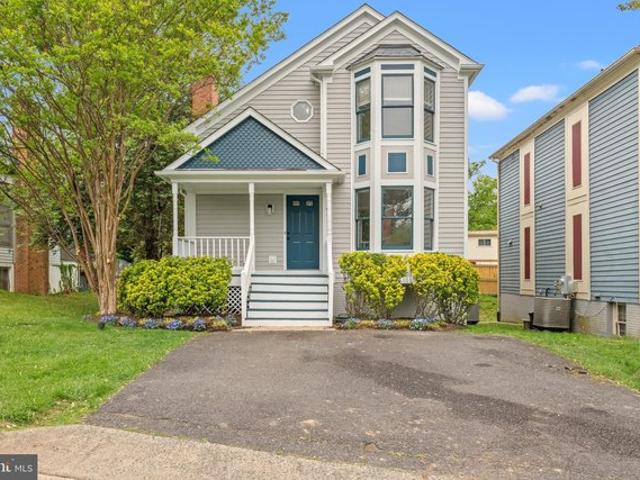 8405 Hollis Ln, Vienna, VA 22182