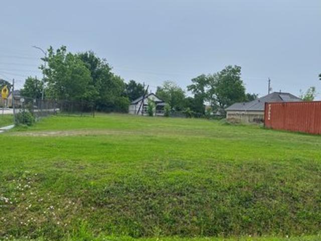 8405 Woodward St, Houston, TX 77051