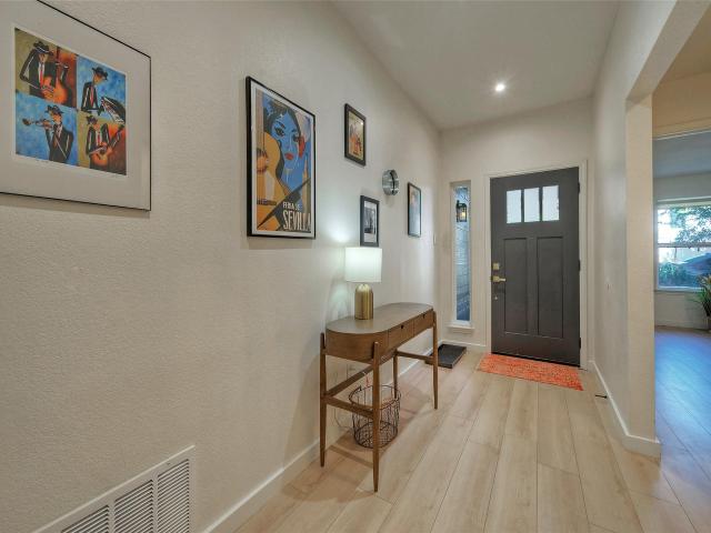 8406 Los Ranchos Dr