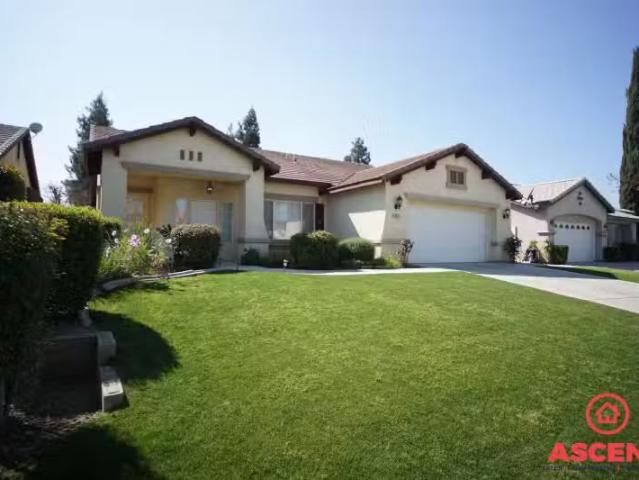 8407 Glenlakes Ct, Bakersfield, CA 93312