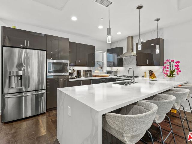 8408 Blackburn Ave, Los Angeles, CA 90048 | Compass