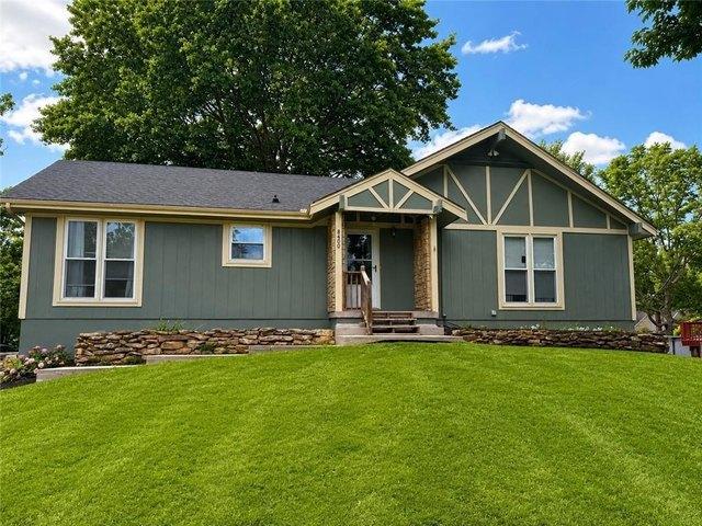 8400 Bradley Ct, Belton, MO 64012