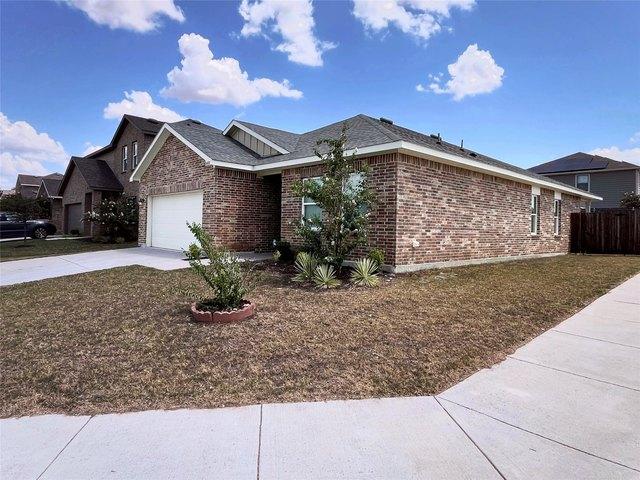 8400 Hawkview Dr, Fort Worth, TX 76179