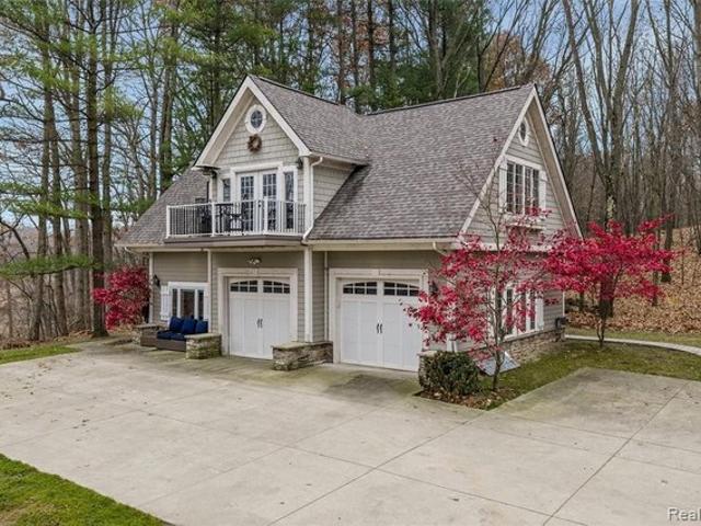 8400 Jennifer Ln, Rose Township, MI 48442