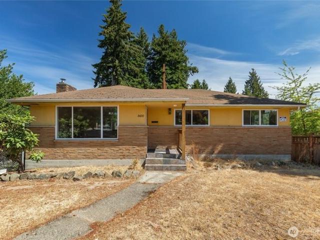 8400 32nd Ave SW, Seattle, WA 98126