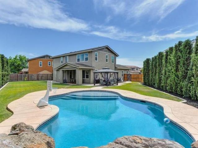 8401 Brazier Ct, Elk Grove, CA 95757