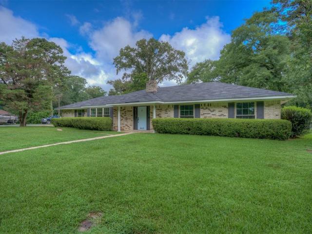 8401 Dogwood Trail