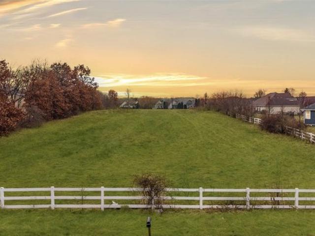8401 E 101st Ave, Crown Point, IN 46307