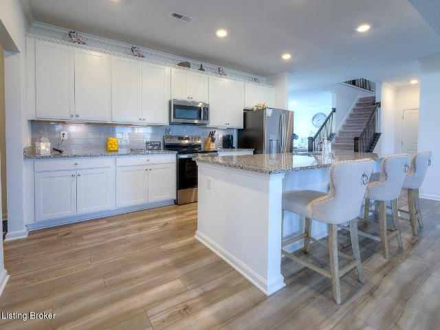 8401 Hummingbird Nest Ct