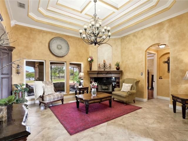 8401 Lago Vista Drive