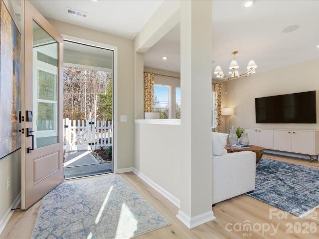 8402 Discovery Ln, Charlotte, NC 28216 | MLS #4347
