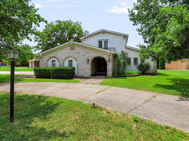 8402 Gallant Fox Drive
