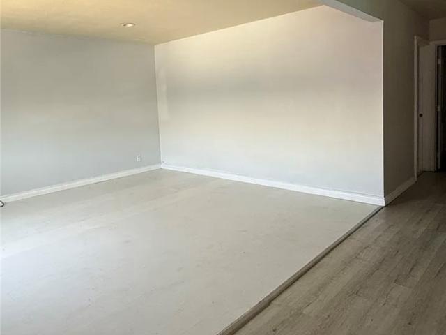 8402 Slater