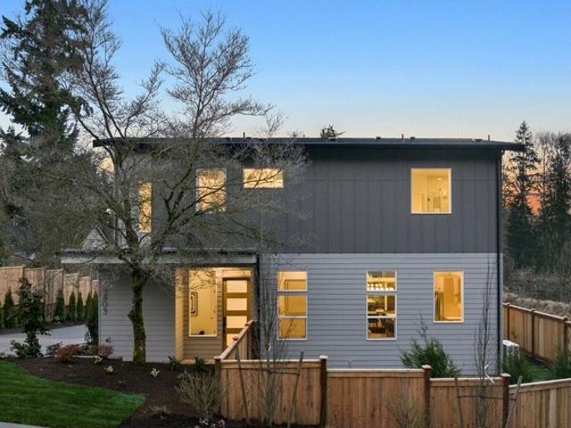8403 NE 137th St, Kirkland, WA 98034