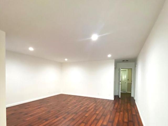 8403 Blackburn Ave, Unit 206, Los Angeles, CA 90048 | Compass