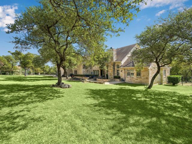 8403 Horseshoe Ledge