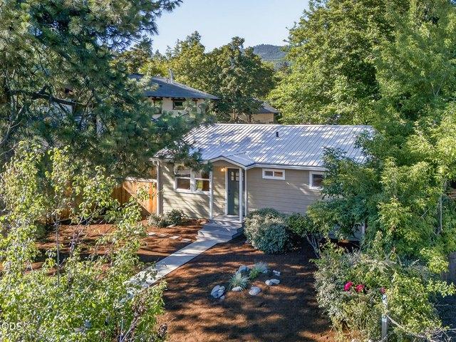 840 B St, Ashland, OR 97520