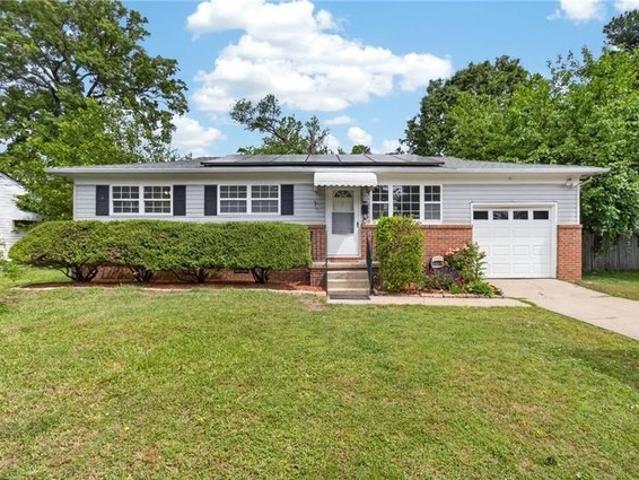 840 Brentwood Dr, Norfolk, VA 23518