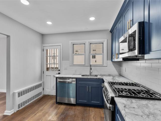 840 E Broadway upper