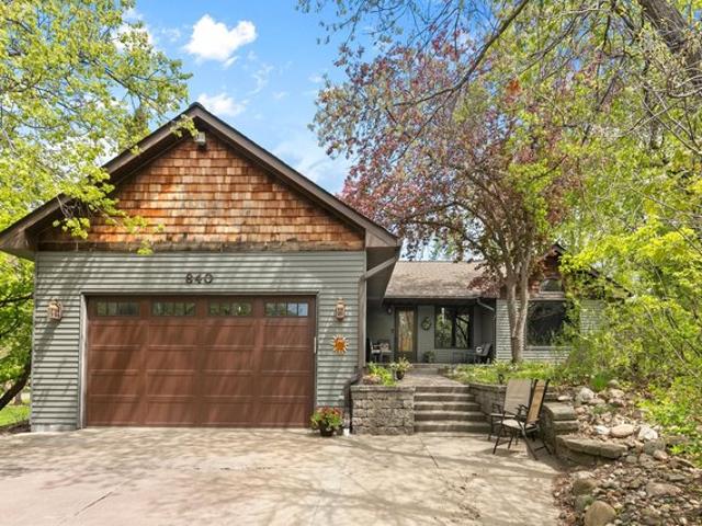 840 Hallam Ave N, Mahtomedi, MN 55115