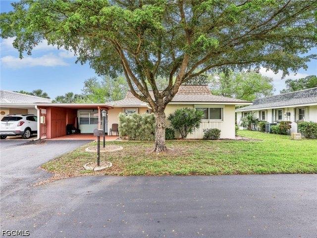 840 Pangola Dr W, North Fort Myers, FL 33903