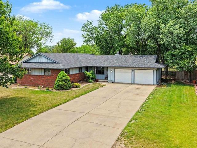 840 Pine Ct, McPherson, KS 67460