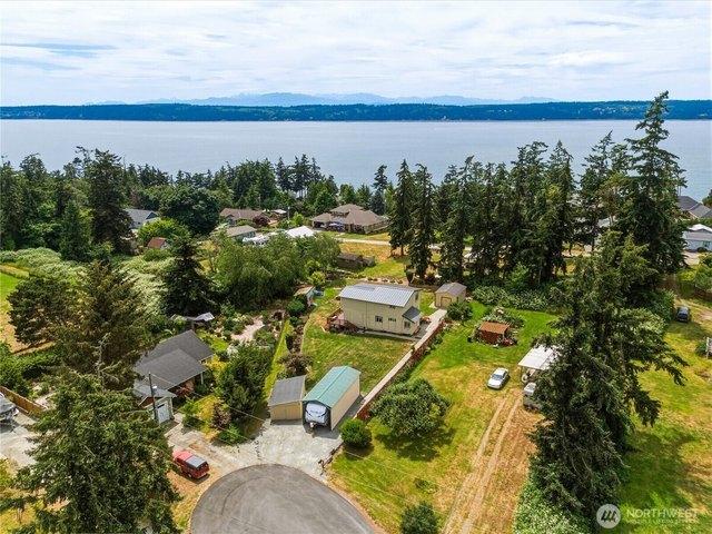 840 Wolverine Pl, Camano Island, WA 98282