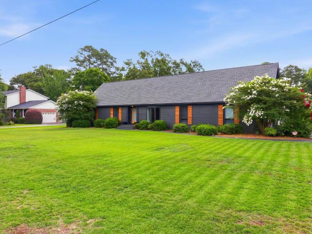 840 Thunderbird Dr
