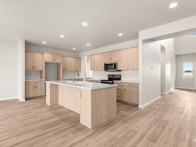 840 Thunderbolt Dr