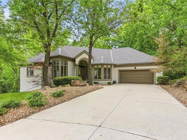8414 N Vista Cir, Parkville, MO 64152