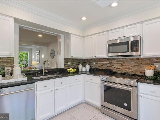 8414 Oak Bush Terrace