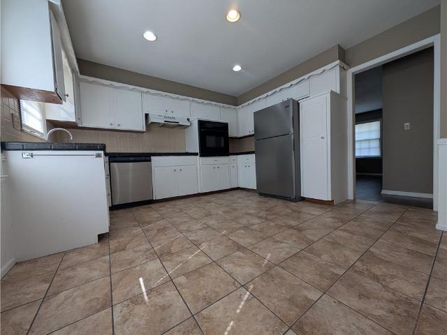 8414 Travis Ln, Overland Park, KS 66212 | MLS #2615 | Compass